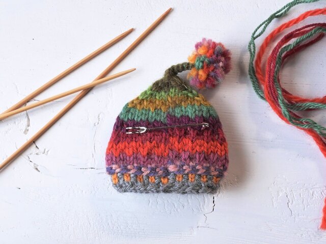 ≪再販≫ jun様ご注文分【ニットブローチ】帽子型 item13 | iichi 日々の暮らしを心地よくするハンドメイドやアンティークのマーケットプレイス