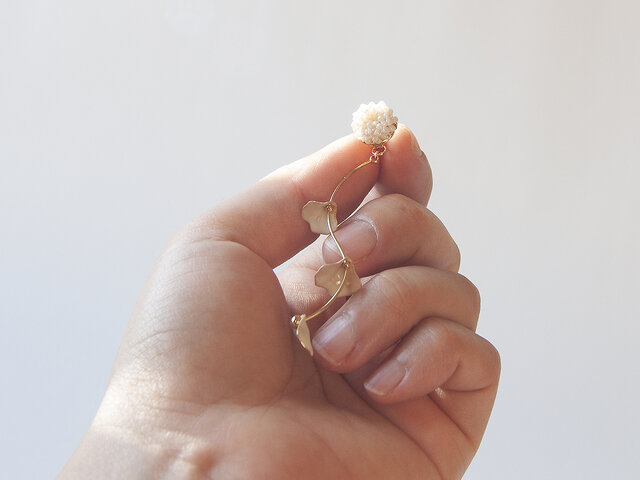 わたしの庭 3【earring】 | iichi 日々の暮らしを心地よくするハンドメイドやアンティークのマーケットプレイス