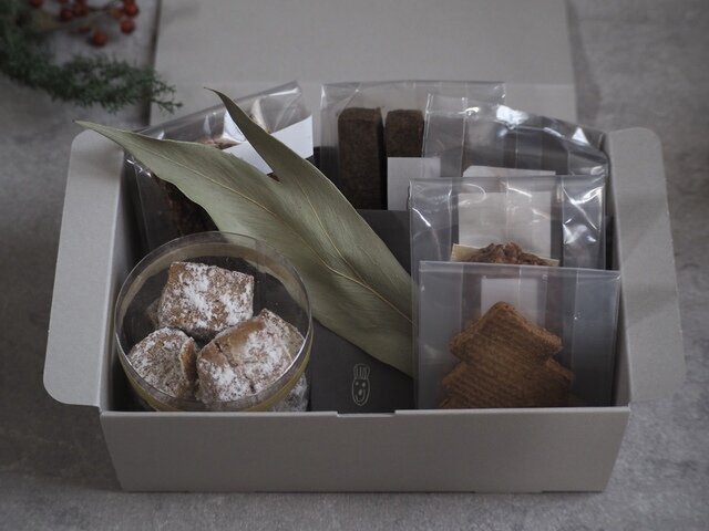 12/6発送 hiraliてぬぐいで包んだ,ヴィーガンクッキーBOX【クリスマスギフトセット】 | iichi 日々の暮らしを心地よくするハンドメイドやアンティークのマーケットプレイス