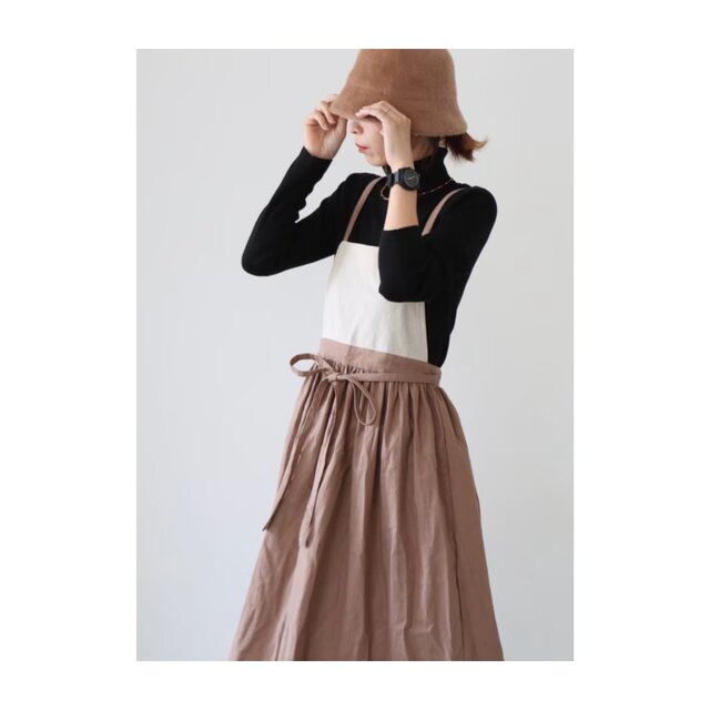 おうち時間もお出かけもお洒落に過ごす柔らかハーフリネンギャザーエプロン／秋色くすみカラーのバイカラー生成り×モカブラウン | iichi 日々の暮らしを心地よくするハンドメイドやアンティークの ...