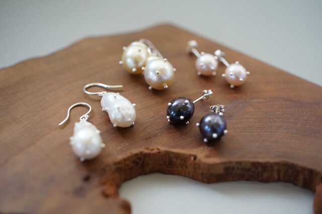 【drop】silver925淡水バロックのドットフックピアス | iichi 日々の暮らしを心地よくするハンドメイドやアンティークのマーケットプレイス