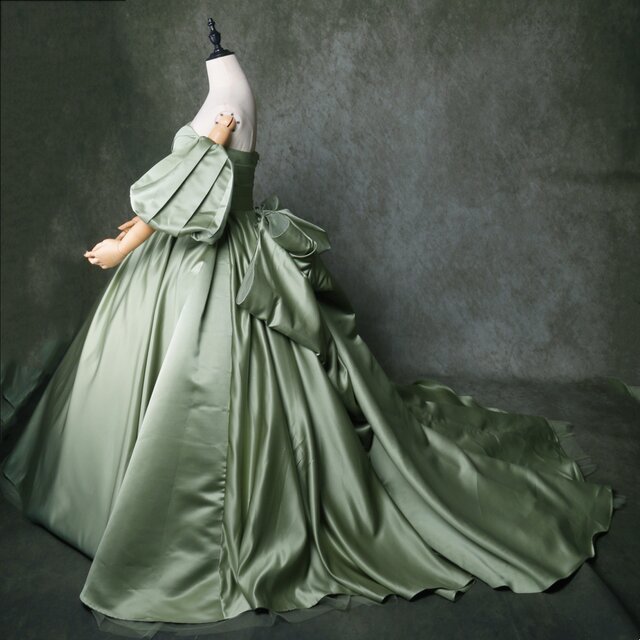 人気上昇！グリーンドレス 取り外し パフスリーブ ふっくら柔らかなバックリボン プリンセスライン 披露宴/結婚式 | iichi 日々の暮らしを心地よくするハンドメイドやアンティークの ...
