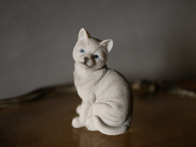 白い猫 Chat Blanc フランスヴィンテージ ブロカントのある暮らし | iichi 日々の暮らしを心地よくするハンドメイドやアンティークのマーケットプレイス