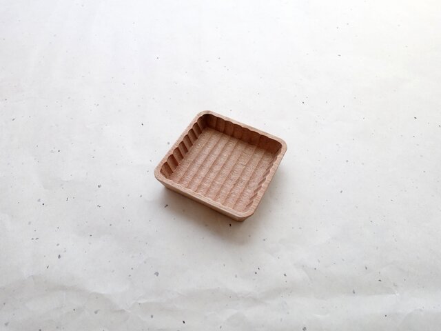 豆我谷盆 胡桃 9×9×2cm ナチュラル | iichi 日々の暮らしを心地よくするハンドメイドやアンティークのマーケットプレイス