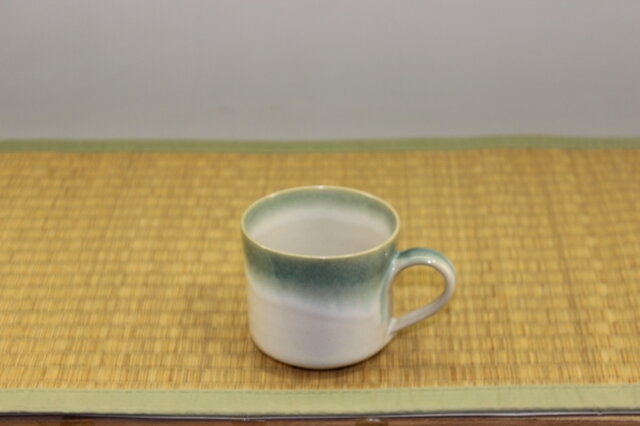 緑釉のマグカップ | iichi 日々の暮らしを心地よくするハンドメイドやアンティークのマーケットプレイス