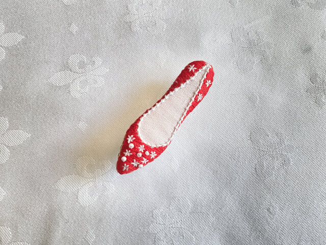 shoe shoe shoe刺繍ブローチNo.85 | iichi 日々の暮らしを心地よくするハンドメイドやアンティークのマーケットプレイス