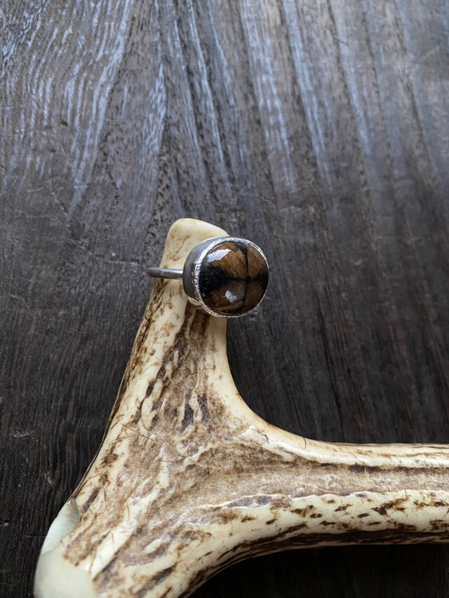 キャストライト(十字石)のリングⅡ | iichi 日々の暮らしを心地よくするハンドメイドやアンティークのマーケットプレイス