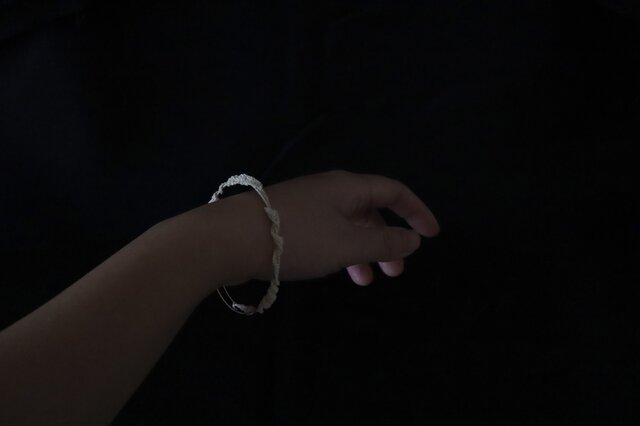 frilled bangle | iichi 日々の暮らしを心地よくするハンドメイドやアンティークのマーケットプレイス