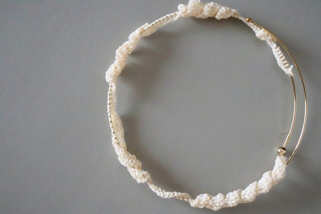 frilled bangle | iichi 日々の暮らしを心地よくするハンドメイドやアンティークのマーケットプレイス