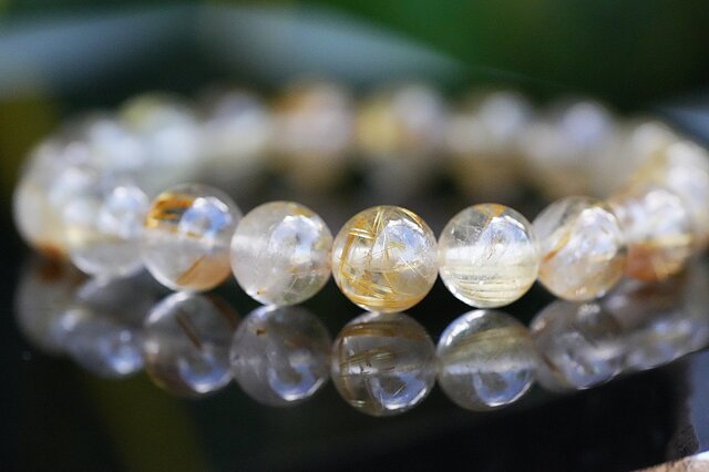 金針★ゴールドルチルインクォーツ ブレスレットs1027 | iichi 日々の暮らしを心地よくするハンドメイドやアンティークのマーケットプレイス