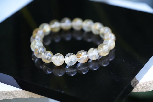 金針★ゴールドルチルインクォーツ ブレスレットs1027 | iichi 日々の暮らしを心地よくするハンドメイドやアンティークのマーケットプレイス