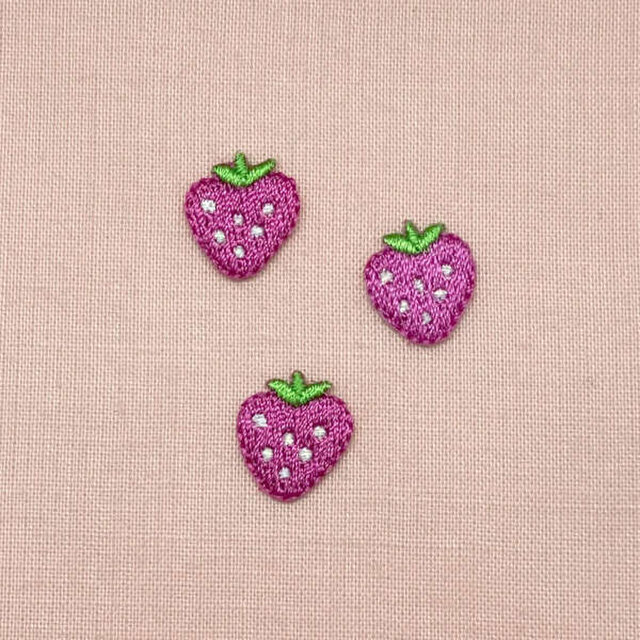 アップリケワッペン ストロベリー3枚 苺 kr-0032 いちご | iichi 日々の暮らしを心地よくするハンドメイドやアンティークのマーケットプレイス