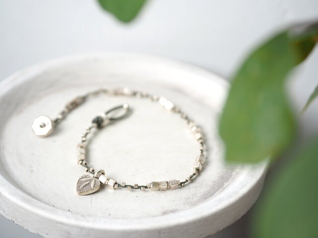 braid bracelet "cube silver" | iichi 日々の暮らしを心地よくするハンドメイドやアンティークのマーケットプレイス