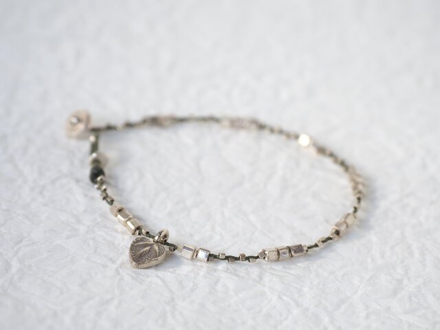 braid bracelet "cube silver" | iichi 日々の暮らしを心地よくするハンドメイドやアンティークのマーケットプレイス
