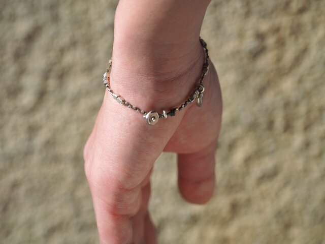 braid bracelet "cube silver" | iichi 日々の暮らしを心地よくするハンドメイドやアンティークのマーケットプレイス