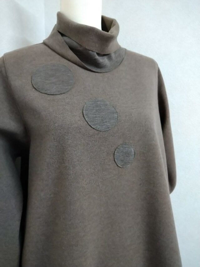 個性的ハイネック、あったかフリースのプルオーバー。VPO-193 | iichi 日々の暮らしを心地よくするハンドメイドやアンティークのマーケットプレイス