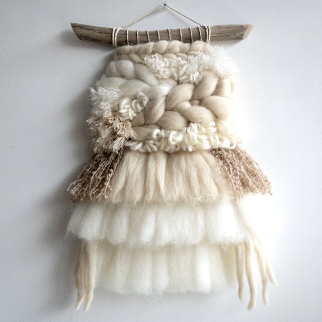 【一点もの】流木 ウィービングタペストリー 『sweet milk tea, f.』 | iichi 日々の暮らしを心地よくするハンドメイドやアンティークのマーケットプレイス