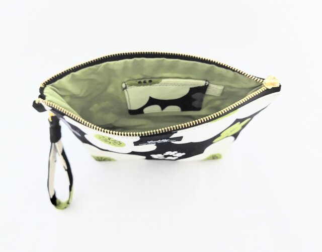 北欧の大きな花 持ち手付きポーチ | iichi 日々の暮らしを心地よくするハンドメイドやアンティークのマーケットプレイス