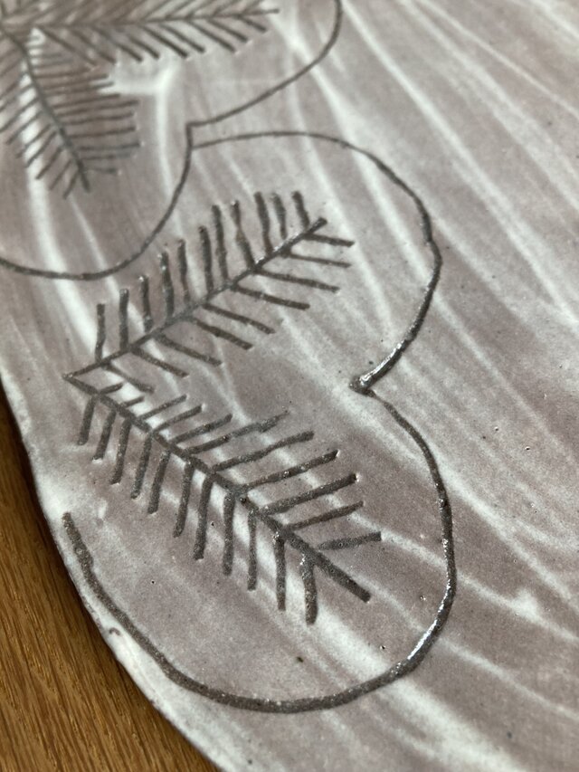 雪景色の松大皿 | iichi 日々の暮らしを心地よくするハンドメイドやアンティークのマーケットプレイス