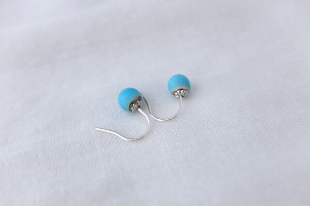 ピアス grain turquoise petit SV925 | iichi 日々の暮らしを心地よくするハンドメイドやアンティークのマーケットプレイス