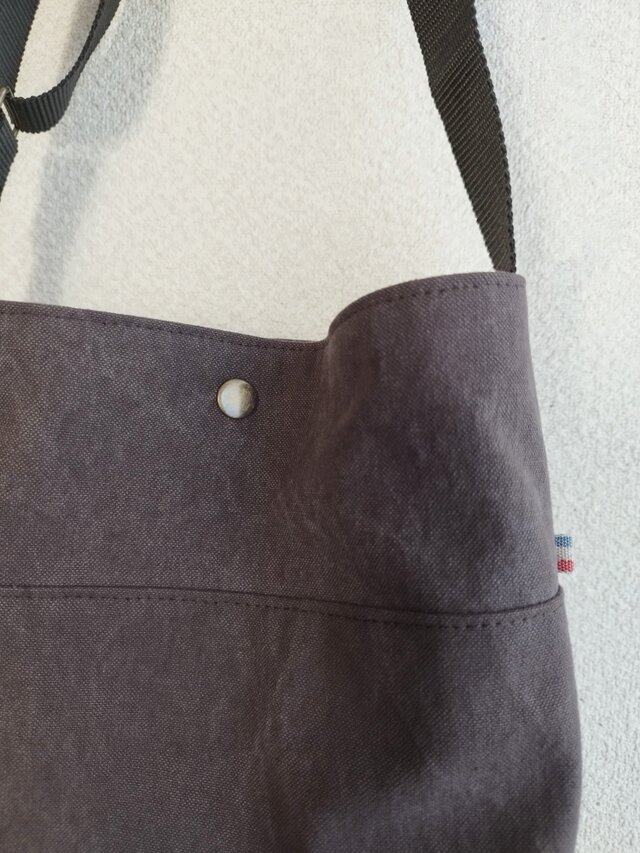 サコッシュ ななめがけ S チョコ choco | iichi 日々の暮らしを心地よくするハンドメイドやアンティークのマーケットプレイス