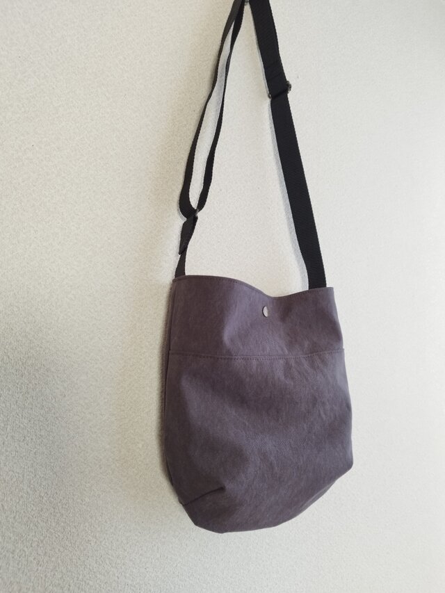 サコッシュ ななめがけ S チョコ choco | iichi 日々の暮らしを心地よくするハンドメイドやアンティークのマーケットプレイス