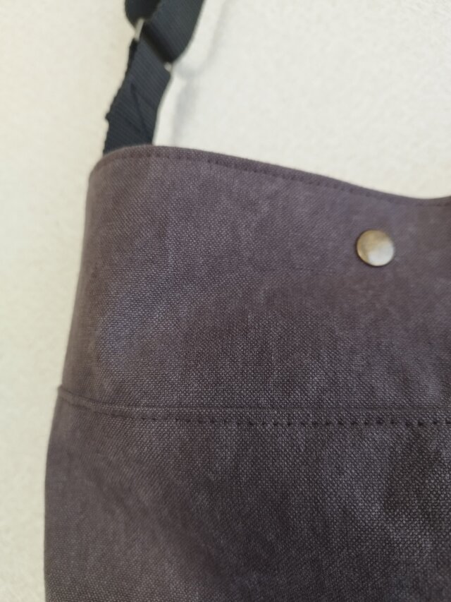 サコッシュ ななめがけ S チョコ choco | iichi 日々の暮らしを心地よくするハンドメイドやアンティークのマーケットプレイス