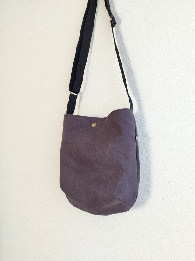 サコッシュ ななめがけ S チョコ choco | iichi 日々の暮らしを心地よくするハンドメイドやアンティークのマーケットプレイス