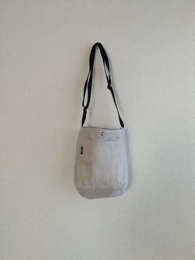 サコッシュ ななめがけ S チョコ choco | iichi 日々の暮らしを心地よくするハンドメイドやアンティークのマーケットプレイス