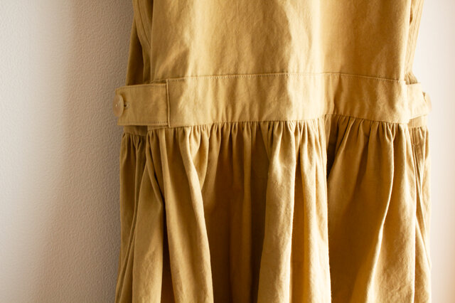 クラシカルな着やせワンピース（S～LL）着丈調整可（キャメル） | iichi 日々の暮らしを心地よくするハンドメイドやアンティークのマーケットプレイス