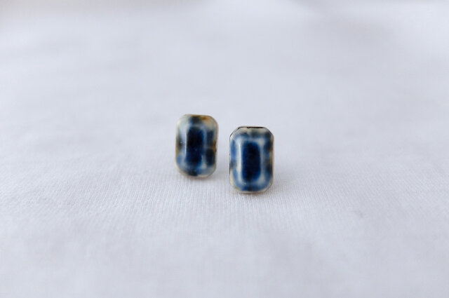 ピアス rectangle bleu jardin | iichi 日々の暮らしを心地よくするハンドメイドやアンティークのマーケットプレイス