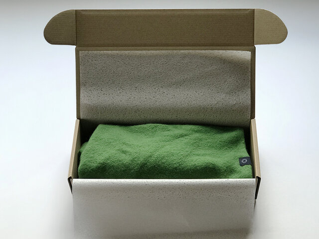 温度を纏う。純カシミヤねじりスヌード [Basici Design]グリーン | iichi 日々の暮らしを心地よくするハンドメイドやアンティークのマーケットプレイス