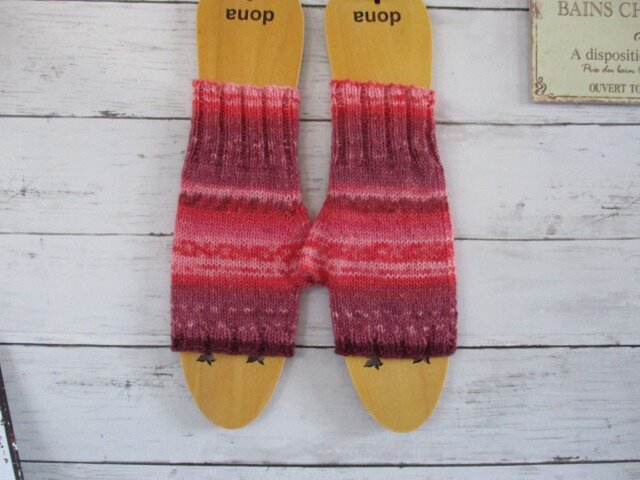 手編みハンドウォーマー Opal Cats & Dogs 11330＆Uni | iichi 日々の暮らしを心地よくするハンドメイドやアンティークのマーケットプレイス