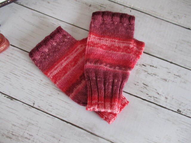 手編みハンドウォーマー Opal Cats & Dogs 11330＆Uni | iichi 日々の暮らしを心地よくするハンドメイドやアンティークのマーケットプレイス