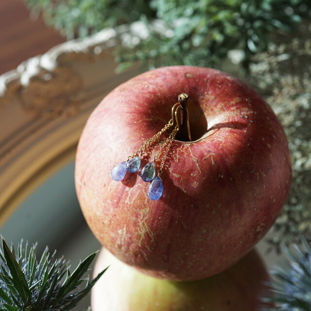 14KGFナチュラルブルータンザナイトのフリンジピアス ～Sylvaine | iichi 日々の暮らしを心地よくするハンドメイドやアンティークのマーケットプレイス