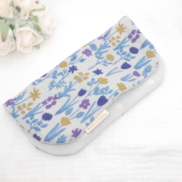 8重ガーゼハンカチ『フラワーガーデン』ブルー/20×20cm | iichi 日々の暮らしを心地よくするハンドメイドやアンティークのマーケットプレイス