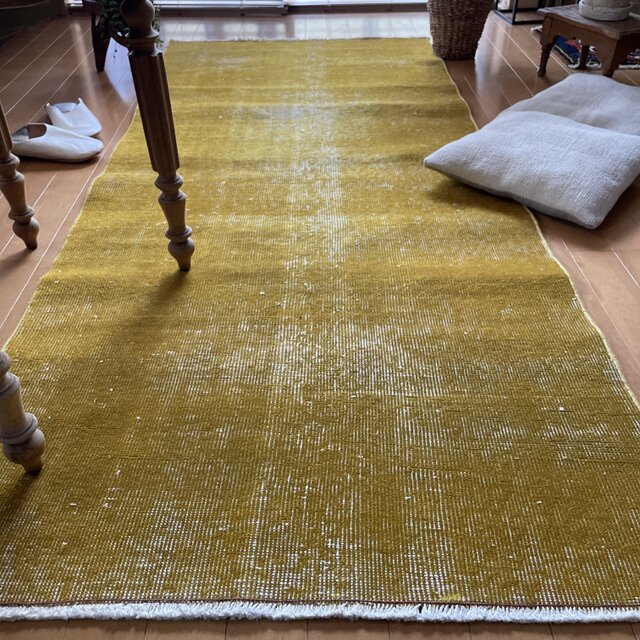 85×198 ワンカラーラグ 黄金イエロー トルコヴィンテージラグ | iichi 日々の暮らしを心地よくするハンドメイドやアンティークのマーケットプレイス