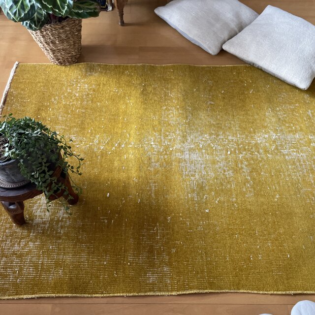 85×198 ワンカラーラグ 黄金イエロー トルコヴィンテージラグ | iichi 日々の暮らしを心地よくするハンドメイドやアンティークのマーケットプレイス