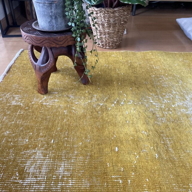 85×198 ワンカラーラグ 黄金イエロー トルコヴィンテージラグ | iichi 日々の暮らしを心地よくするハンドメイドやアンティークのマーケットプレイス