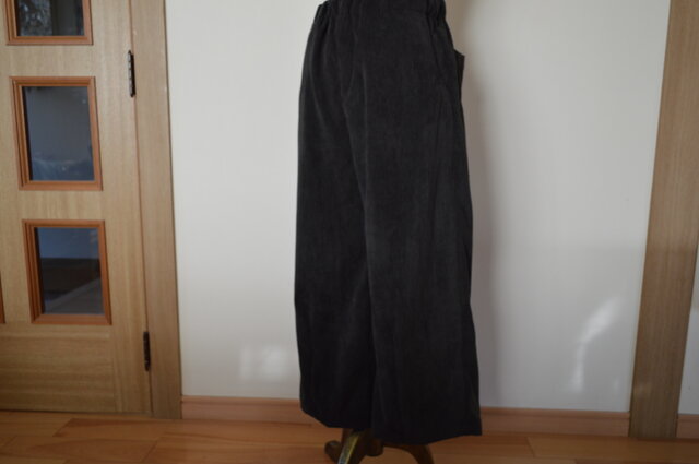 「コーデュロイ＊ワイドパンツ」 | iichi 日々の暮らしを心地よくするハンドメイドやアンティークのマーケットプレイス