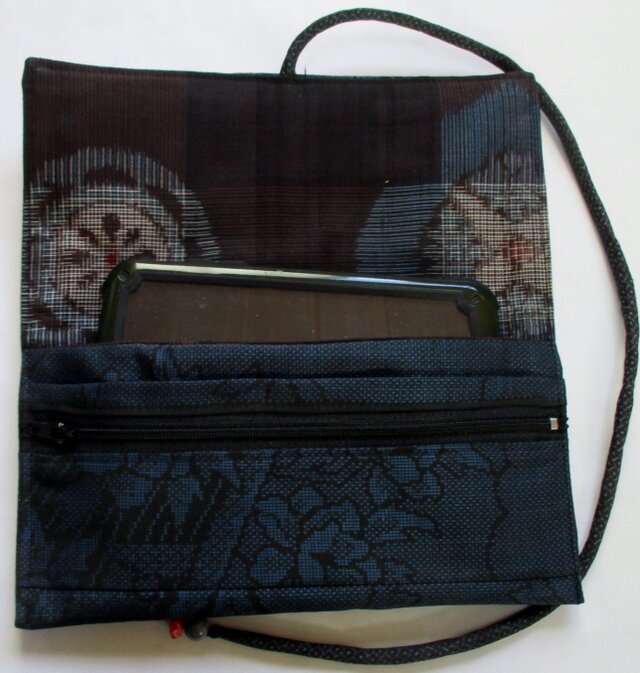 7514 藍大島紬の着物で作った和風財布・ポーチ＃送料無料 | iichi 日々の暮らしを心地よくするハンドメイドやアンティークのマーケットプレイス