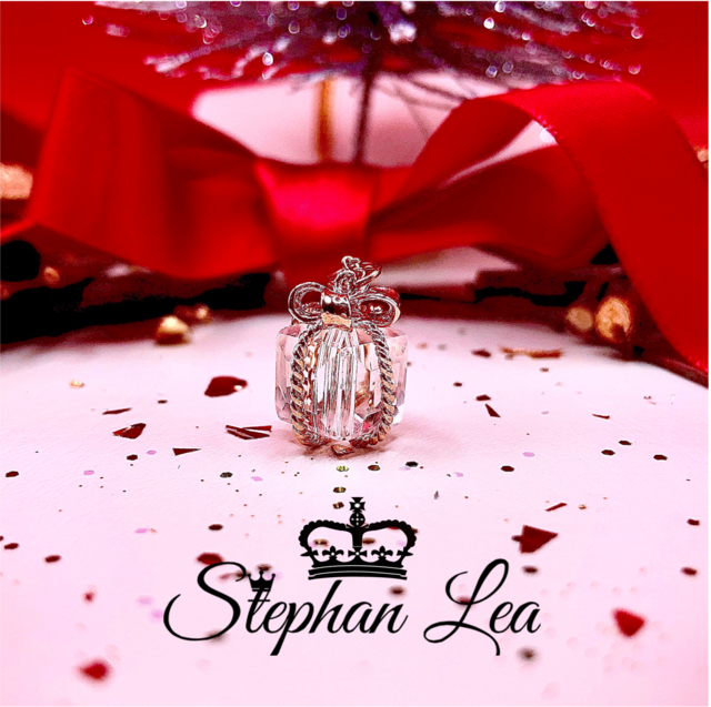 期間限定 Stephan Lea アレルギー対応〜ゴールドリボンプレゼントネックレス | iichi 日々の暮らしを心地よくするハンドメイドやアンティークのマーケットプレイス