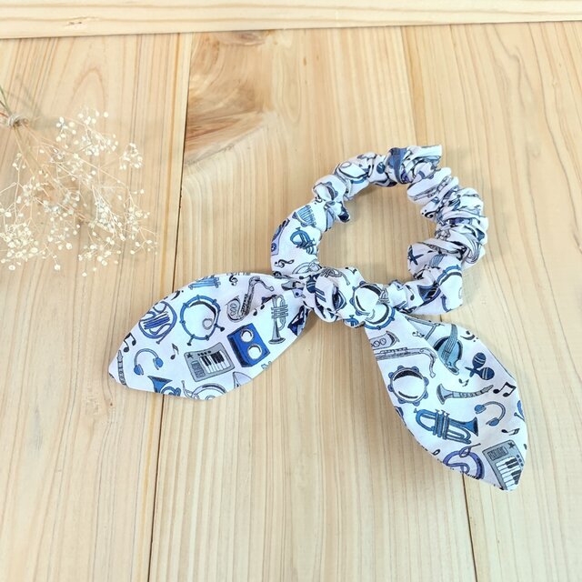 リバティ うさみみリボン 3WAY スリムシュシュ ＜Miles＞(マイルズ) | iichi 日々の暮らしを心地よくするハンドメイドやアンティークのマーケットプレイス