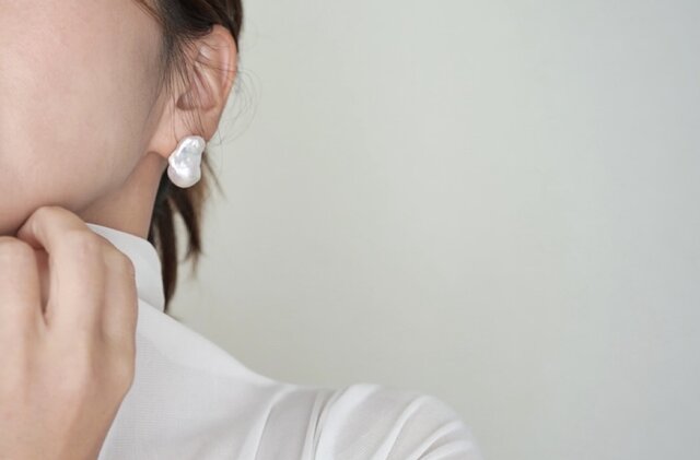 新作 ウェディングアクセサリー no.201 選べるデザイン バロックパール一粒ピアス イヤリング B | iichi 日々の暮らしを心地よくするハンドメイドやアンティークのマーケットプレイス