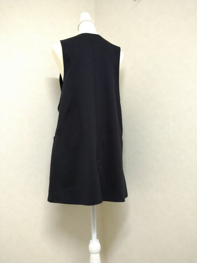 再販。スッキリ感有りのジャンスカエプロン。ネイビー。NPS-184 | iichi 日々の暮らしを心地よくするハンドメイドやアンティークのマーケットプレイス