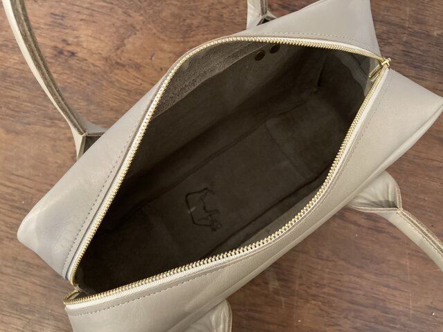 アンティーク ノベリストバッグ レザーバッグ トートバッグ 牛革 アイボリー | iichi 日々の暮らしを心地よくするハンドメイドやアンティークのマーケットプレイス