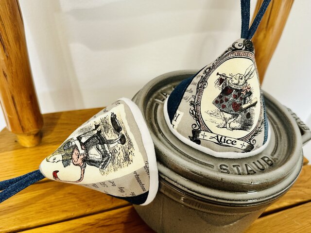 三角鍋つかみ★staub ストウブ ホーロー デニムリメイク | iichi 日々の暮らしを心地よくするハンドメイドやアンティークのマーケットプレイス