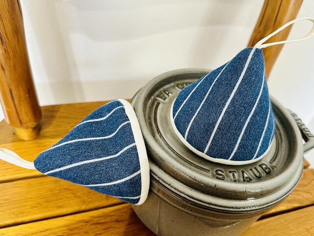 三角鍋つかみ★staub ストウブ ホーロー デニムリメイク | iichi 日々の暮らしを心地よくするハンドメイドやアンティークのマーケットプレイス