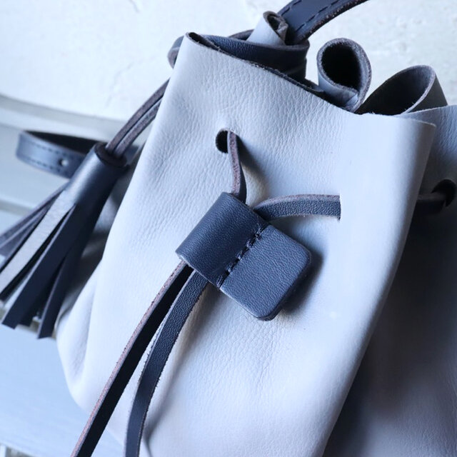 【期間限定】値下 巾着 フニャ M ショルダー 天然革 ハンドメイド11153 | iichi 日々の暮らしを心地よくするハンドメイドやアンティークのマーケットプレイス