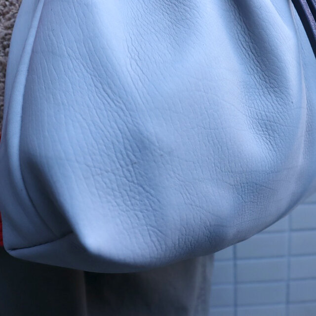 【期間限定】値下 巾着 フニャ M ショルダー 天然革 ハンドメイド11153 | iichi 日々の暮らしを心地よくするハンドメイドやアンティークのマーケットプレイス